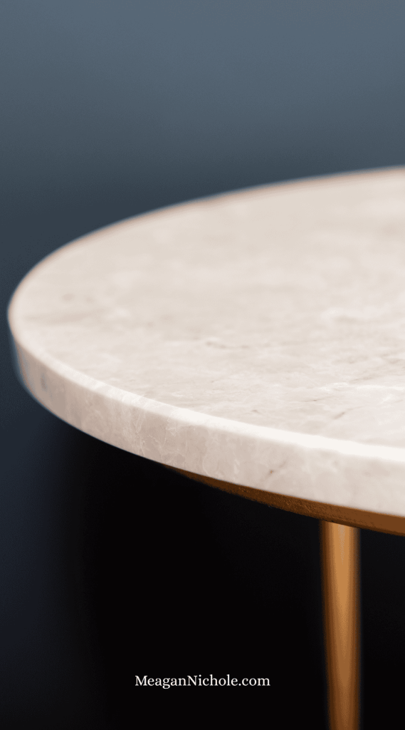 How to Decorate a Round Table (and Make It the Heart of Your Dining ...
